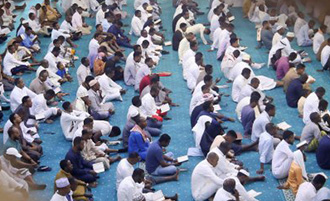 Muslims in dry Somalia break Ramadan fast with little but water ...