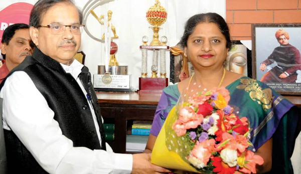 Aisha M Shariff takes charge as sixth acting Vice Chancellor of Mysore ...